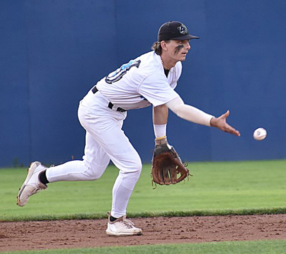 Skunks-Chase-Carlson | News, Sports, Jobs - Observer Today